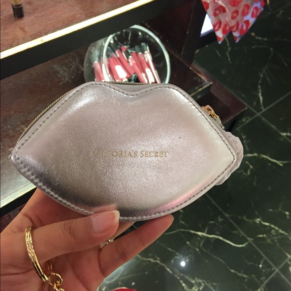 Victoria's Secret | Bags | Victorias Secret Key And Card Case In Silver ...